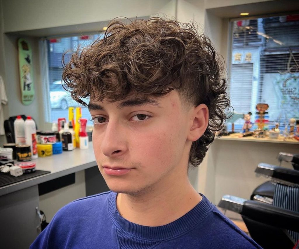 Low Taper Mullet: The Ideal Hairstyle for a Modern Look - Your Holiday ...